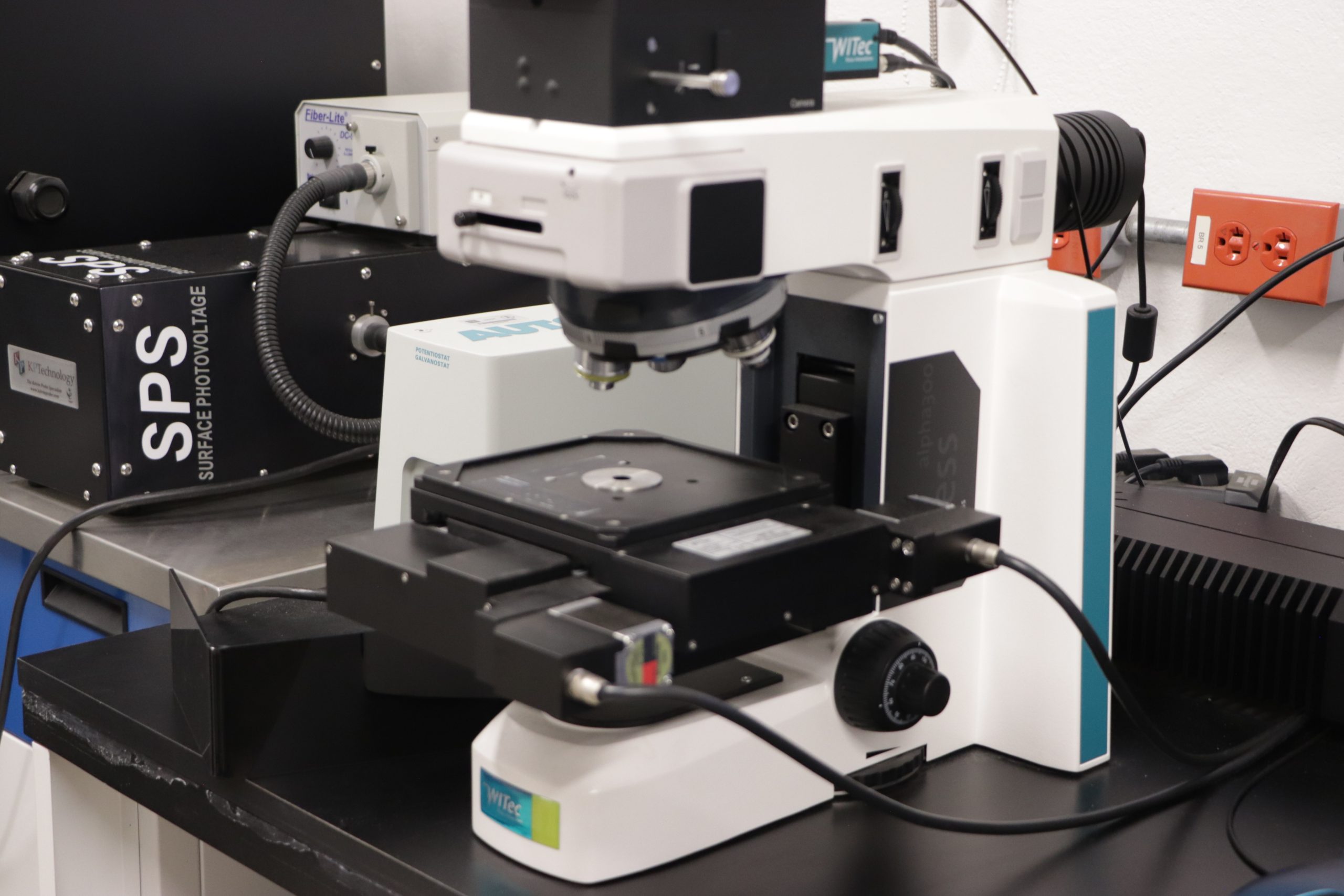 Microscopía Raman de materiales activos en dispositivos energéticos ...